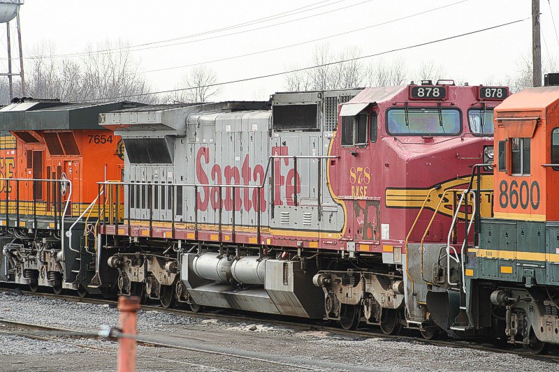 BNSF 878